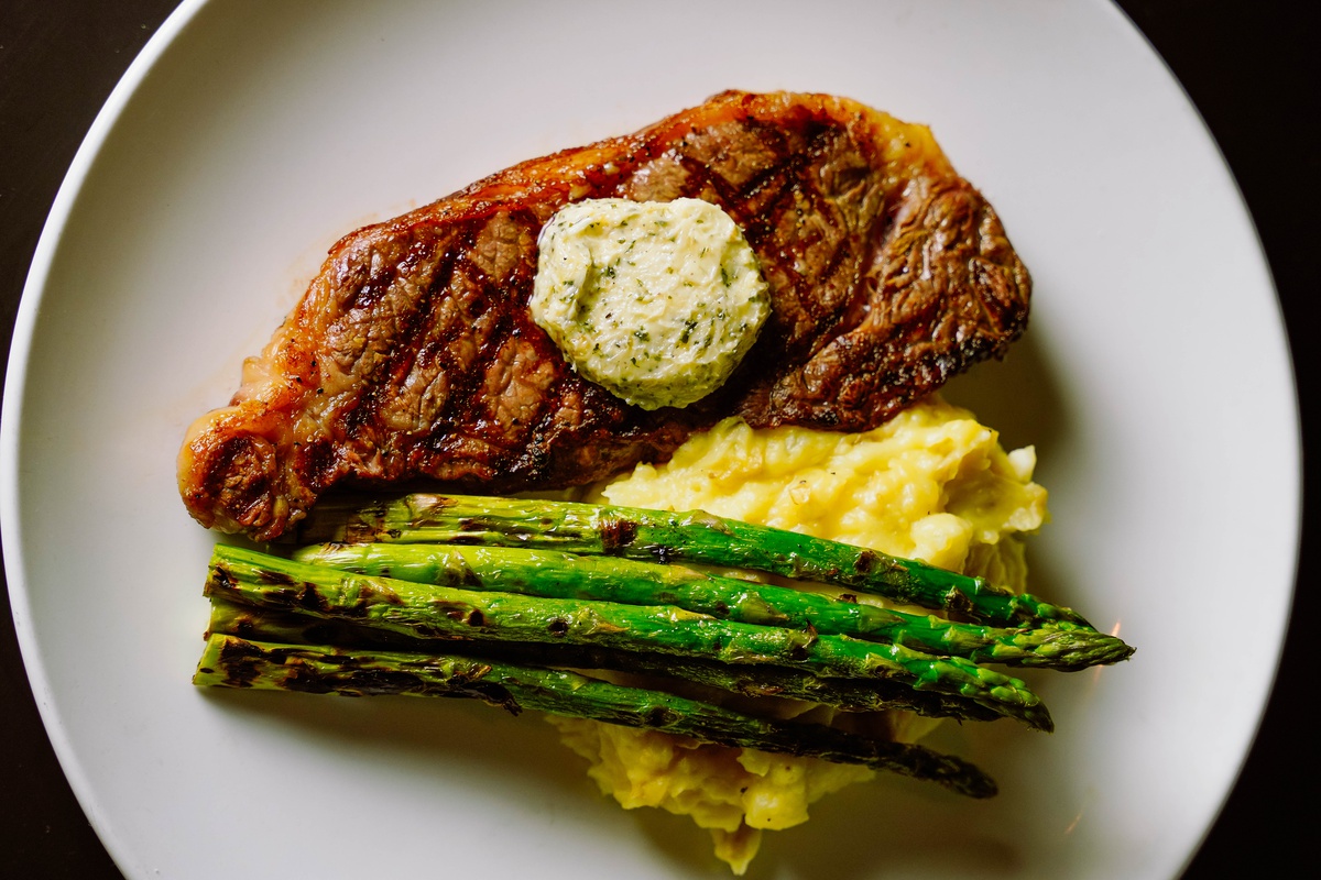 BLVD Grille steps in for Hardway 8 on Water Street - Las Vegas Weekly